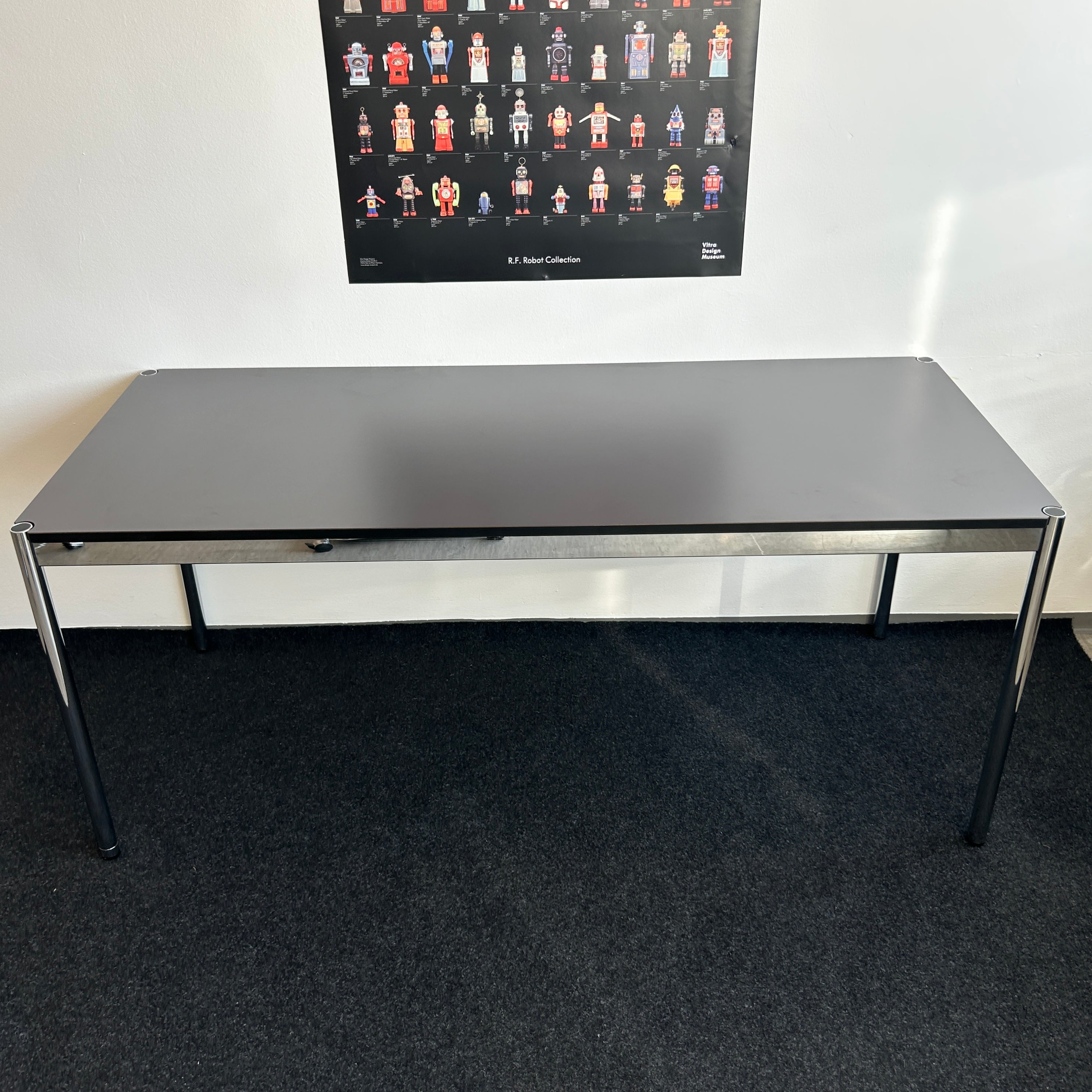 USM Haller - Schreibtisch - Warmgrau/Verchromt - 175 x 75 cm