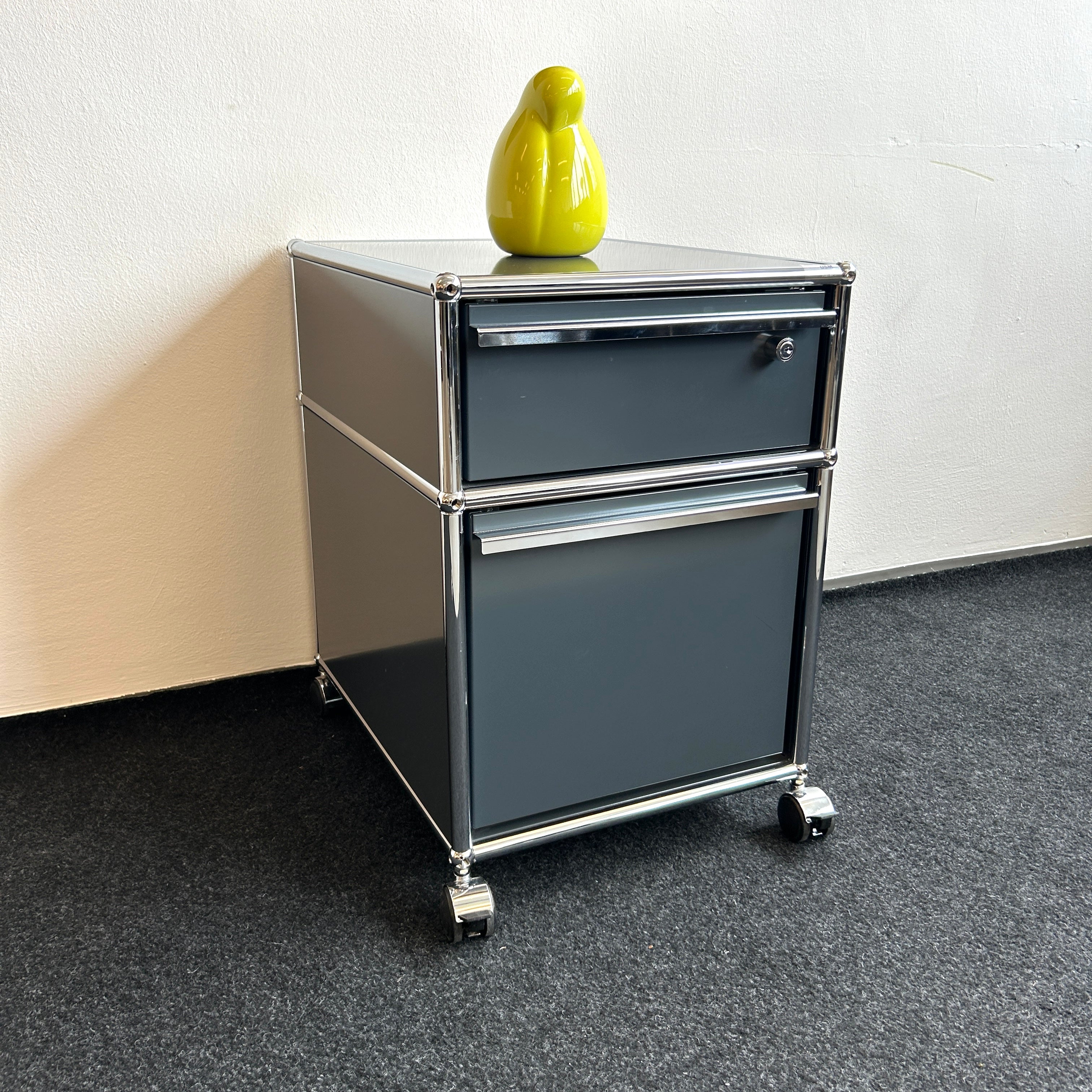 USM Haller - Rollcontainer - Anthrazitgrau - Zwei Schubladen - TOP Zus